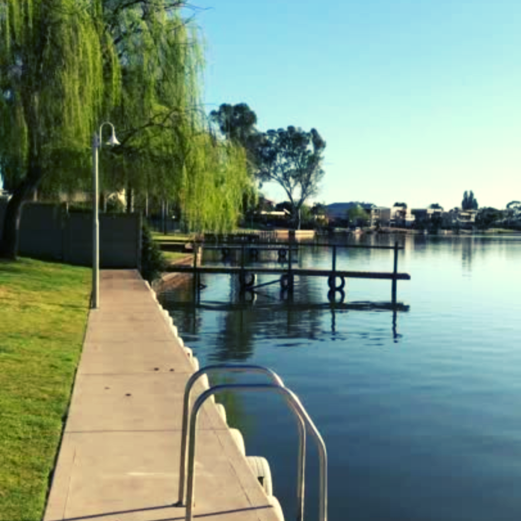 Lake Edge Resort | BOOK NOW: 03 5743 8400